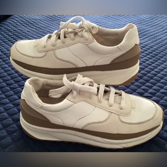 Cushionaire | Shoes | Cushionaire Score Laceup Sneakers 95 | Poshmark